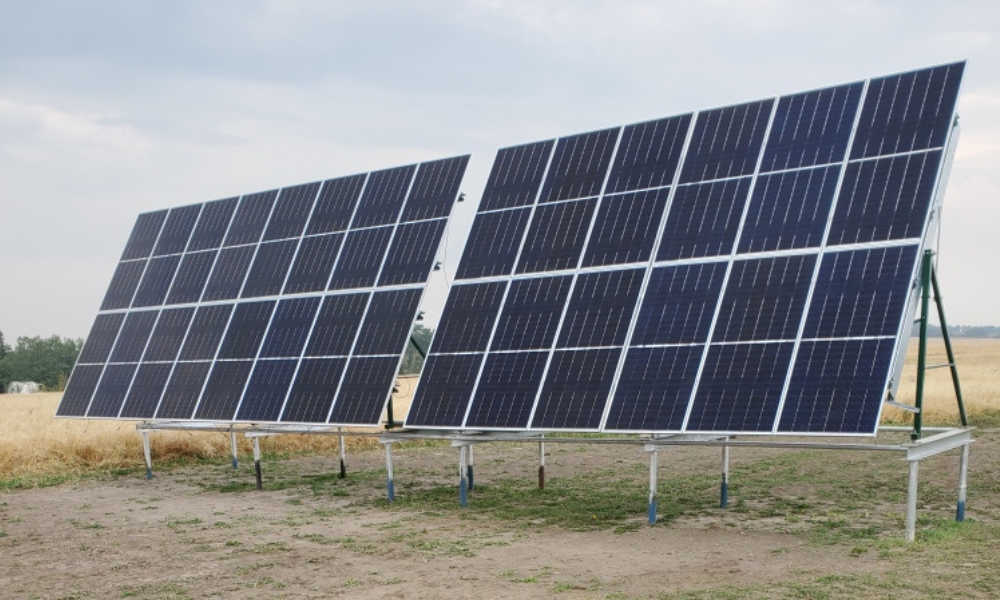 Solar Project: Viktor's 28-Panel Ground Mount Hybrid Setup in Montney,